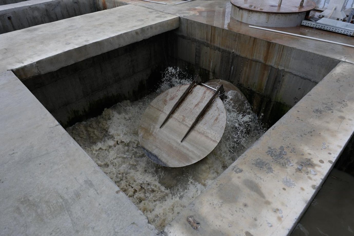 Ministri Salla nga Durrësi: Hidrovori Spitallë në funksion me ...