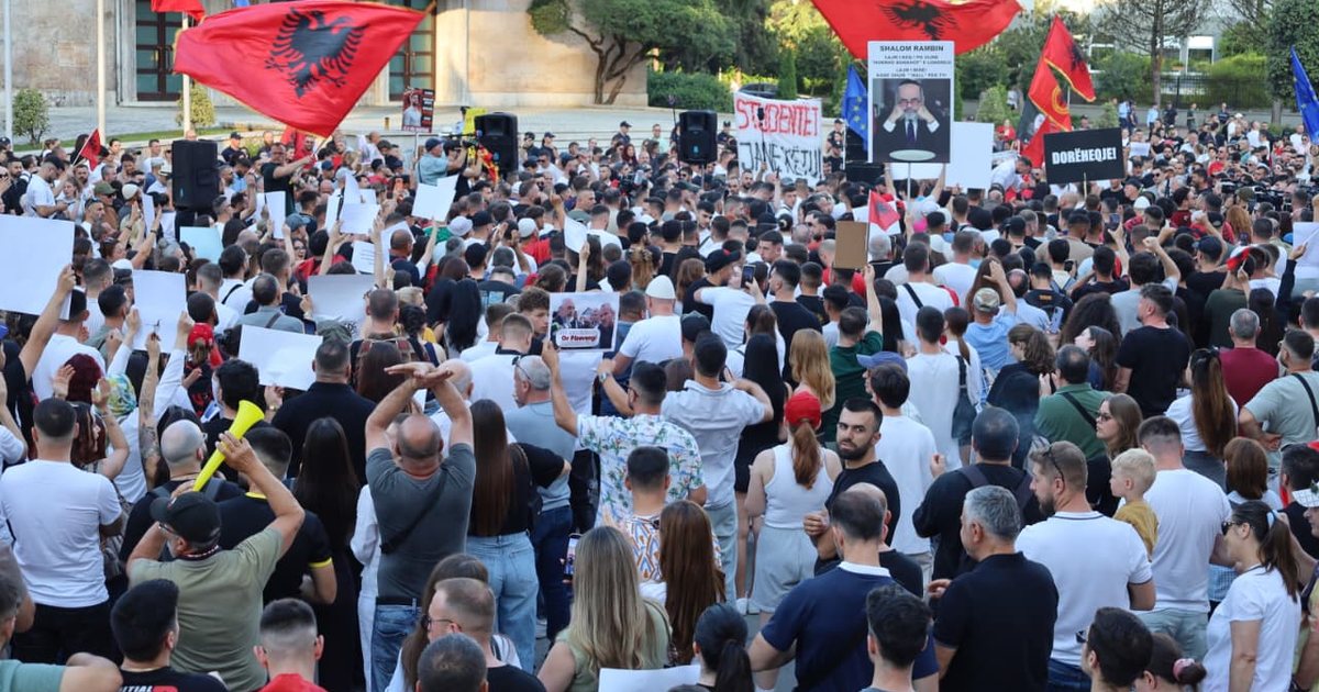 Dita e 14 e protestës shoqërohet me pjesëmarrje masive nga diaspora ...