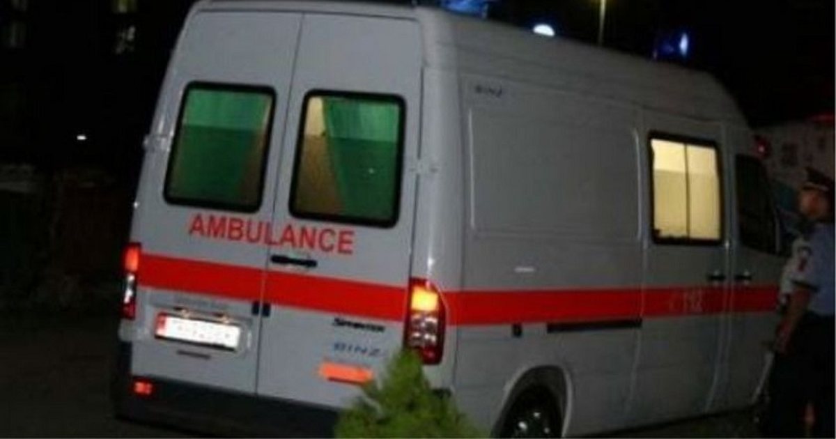 E rëndë në Fier, 55-vjeçari bie nga kati i gjashtë i pallatit - Kronikë