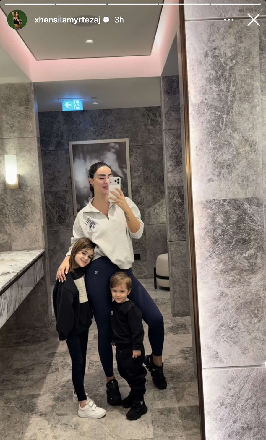 FOTO/ Xhensila Myrtezaj shfaqet më e lumtur se kurrë pranë fëmijëve të ...