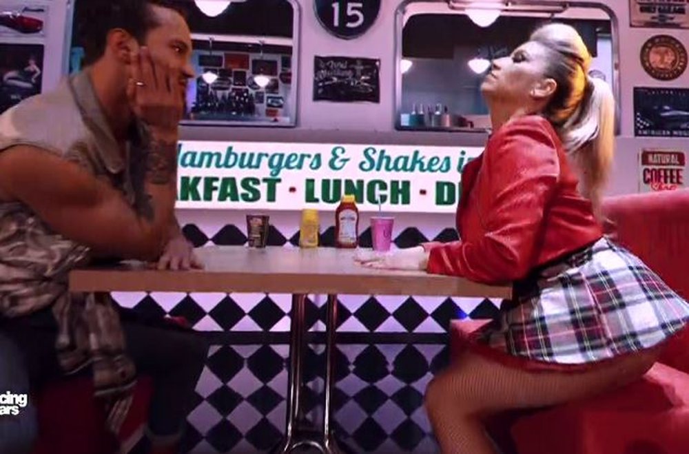 Julka Gramo dhe partneri i ri me një Rock and Roll në DWTS, ja si u vlerësuan nga juria - Showbiz