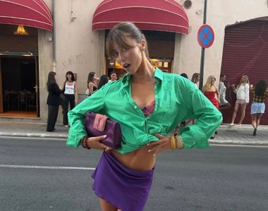 Vajzat e modës e dinë: veshjet e verës fillojnë me këpucë sportive dhe ...
