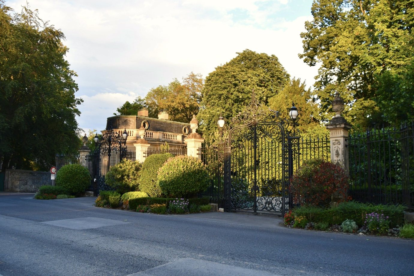 Rothschild family's fight for 'little Louvre': The bitter battle for ...