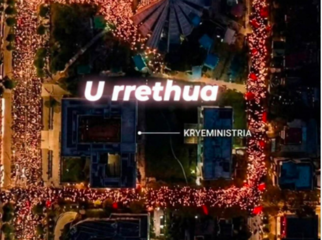 Foto-lajm/ Momenti kur Kryeministria dhe AKSHI u rrethuan nga ‘lumi’ i ...