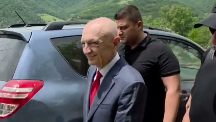 "See you soon brother" - Ilir Meta goes to his father's funeral and ...